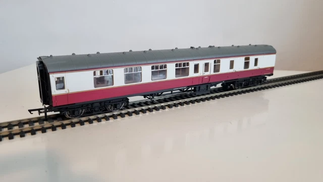 HORNBY BR MK1 Brake 2nd BSK Class Corridor Coach, E34738, Crimson/Cream ...