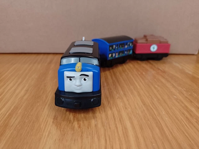 TRENO GUSTAVO TRACKMASTER - testato e funzionante - Thomas and Friends ...