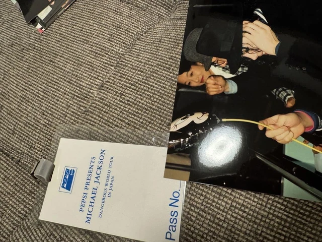 MICHAEL JACKSON DANGEROUS World Tour Japan Staff Pass + Rare Disneyland ...