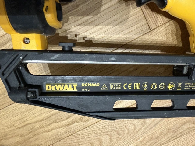 DEWALT DCN660N 18V XR Brushless 2nd Fix Finishing Nailer - Nail Gun £ ...