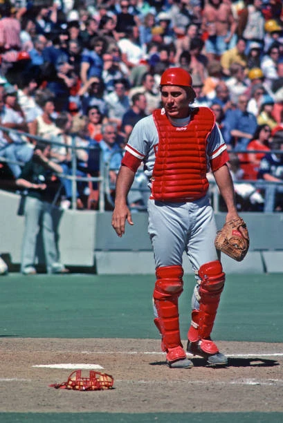 CATCHER JOHNNY BENCH Of The Cincinnati Reds Baseball 1977 OLD PHOTO 1 ...