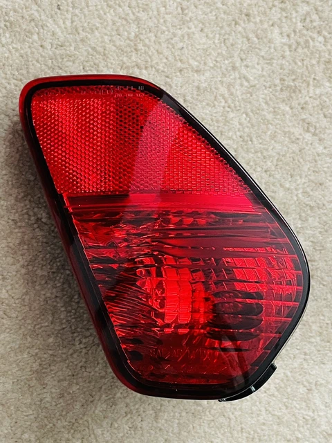 GENUINE MITSUBISHI OUTLANDER PHEV Mk3 Rear Bumper Reflector Light 2016 ...