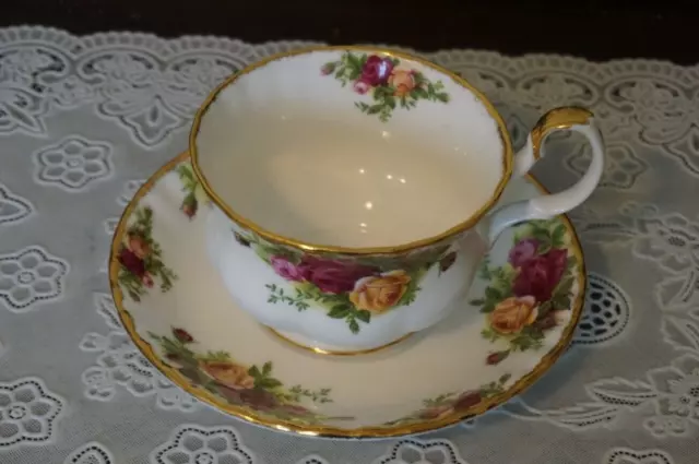 VINTAGE ROYAL ALBERT Old Country Roses Breakfast Large Cup & Saucer ... VINTAGE ROYAL ALBERT Old Country Roses Breakfast Large Cup & Saucer ...
