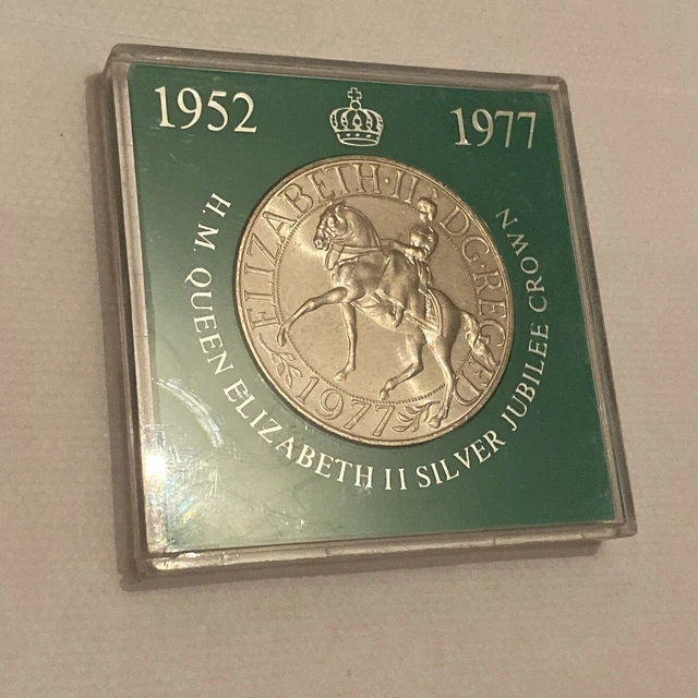 H M QUEEN Elizabeth II Silver Jubilee 1952-1977 Crown Cased Coin Lloyds ...