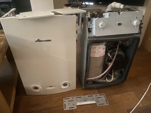 WORCESTER BOSCH GREENSTAR 15RI Gas Condensing Boiler with flue ...