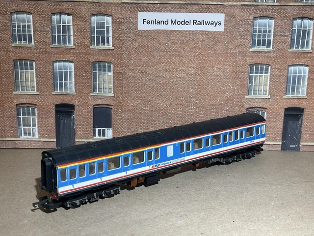 LIMA OO GAUGE Model Railway Class 117 Centre Coach Network Southeast £ ...