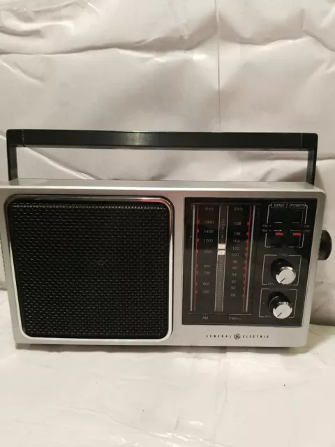 VINTAGE GE GENERAL Electric AM FM Portable Radio Model 7-2857A Tested ... VINTAGE GE GENERAL Electric AM FM Portable Radio Model 7-2857A Tested ...
