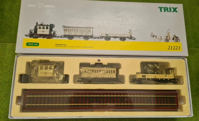 TRIX H0 21221 Hochzeitszug, Tenderlokomotive "Glaskasten"+2 Länderbahn ...