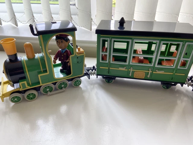 POSTMAN PAT MOTORISED Moving Greendale Rocket Toy Train Sounds Working ...