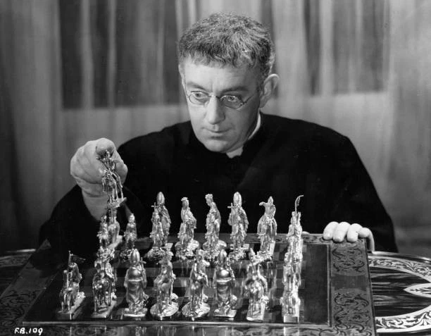 BRITISH ACTOR ALEC Guinness plays G K Chesterton's famous cri- 1954 Old ...