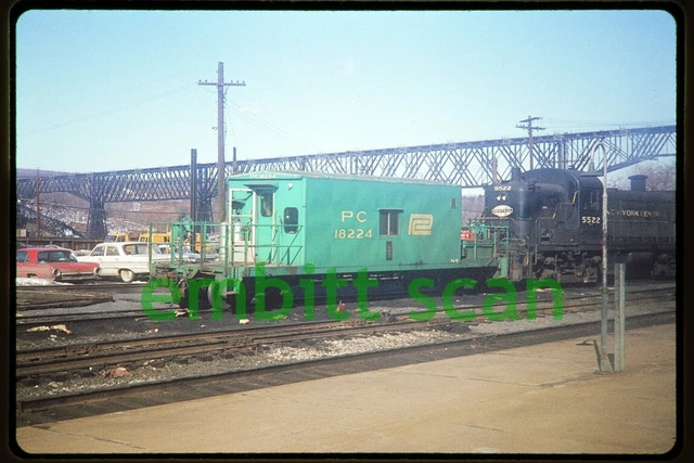 ORIGINAL SLIDE, PC Penn Central Transfer Caboose #18224 ALCO RS3 #5522, en 1970 EUR 6,93 ...