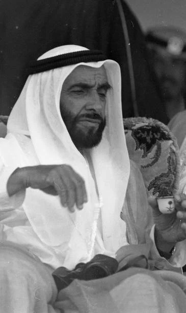 SHEIKH ZAYED BIN Sultan al-Nahyan 1980 OLD PHOTO 17 $8.50 - PicClick AU