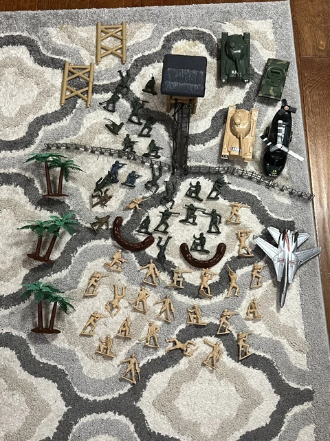 PLASTIC ARMY MEN And Accesssories Mixed Lot. Includes 5 vehicles and ...