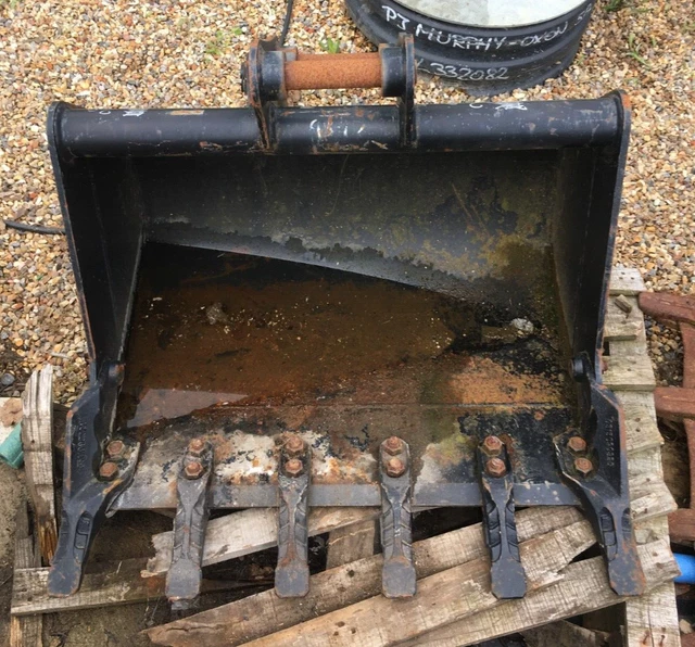 USED 36& DIGGER Bucket with 40mm Pins, 134mm Dipper Width and 194mm ...