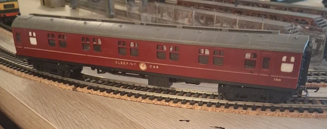 TRI-ANG BR MAROON Mk1 Sleeping Car / Coach No.2510 - R339 - OO Gauge ...