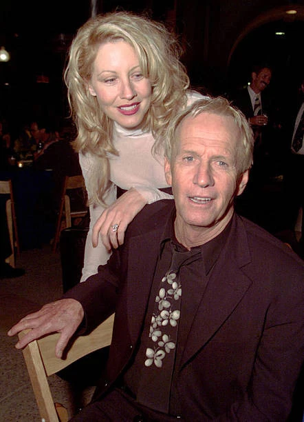 AUSTRALIAN ACTOR PAUL Hogan and Linda Kozlowski arrive at the prem- Old ...