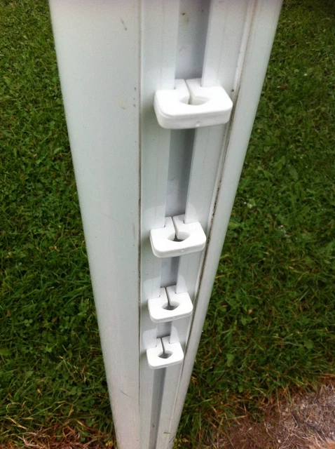 FOOTBALL 3G NET Clips For Aluminium Goal Posts, Twist/Fit White 30 per ...