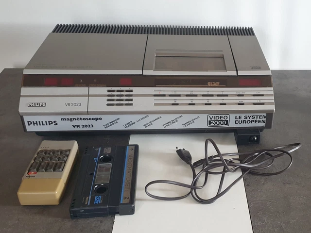 ANCIEN MAGNÉTOSCOPE PHILIPS modèle VR 2023 ( série 2000 , année 1982 ...