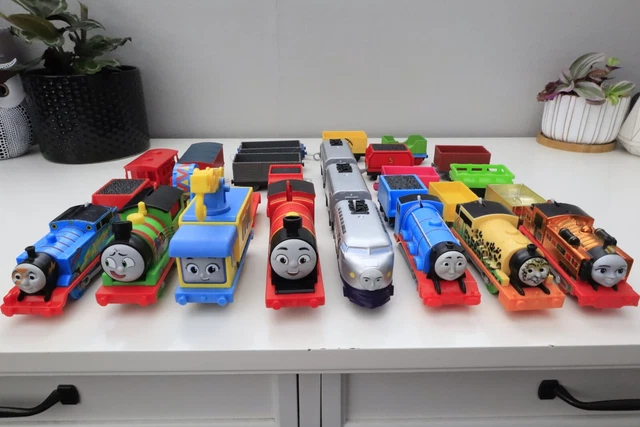 THOMAS & FRIENDS Trackmaster Motorized Train Lot 8 Engines and 20 Cargo ...