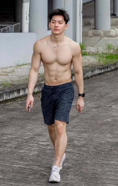 Shirtless Male Muscular Asian Hunk Jock Shorts Walking Beefcake Photo 4x6 E670 Eur 405