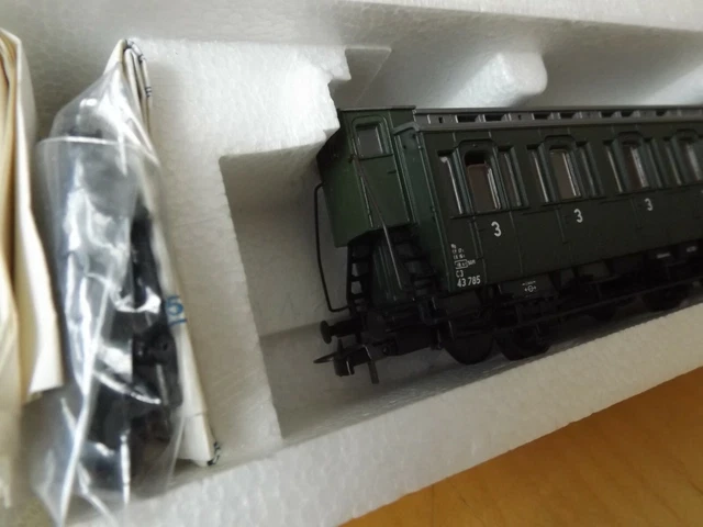 ROCO HO GAUGE model railway 44206B 3rd class 3 axle toplight carriage ...