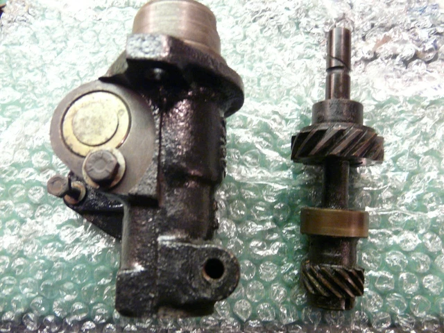 TRIUMPH TR5 AND TR6 metering unit pedestal and driveshaft £99.00 ...