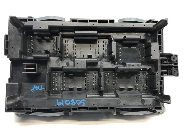 2011-2014 CHEVROLET GMC 2500HD 3500HD Duramax LMM 6.6L Fuse Relay Box ...