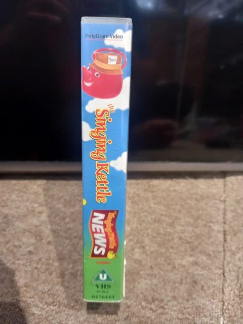 THE SINGING KETTLE NEWS. VHS ( extremely rare) £40.22 - PicClick UK