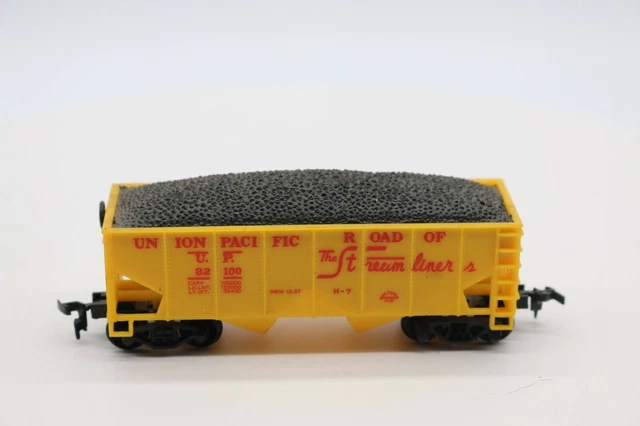HO SCALE “UNION Pacific” 2-bay Open Hopper Train Car With Coal / UP ...