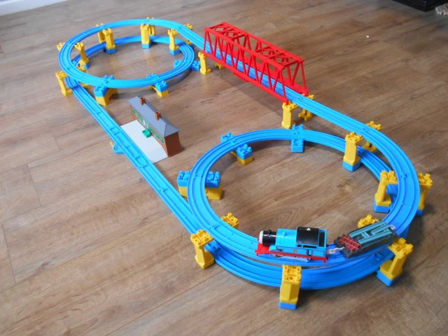 TOMY TRACKMASTER THOMAS The Tank Engine 2 x Spiral Track bridge station ...