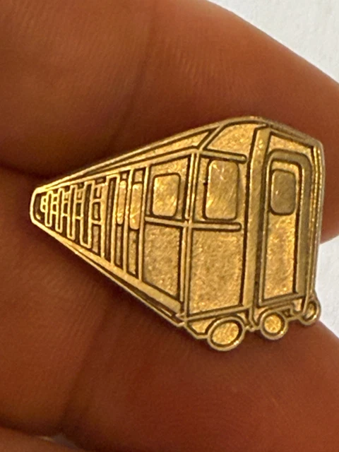 SILVER METAL SUBWAY/UNDERGROUND train badge - 12 Nov 2005 ? £8.66 ...