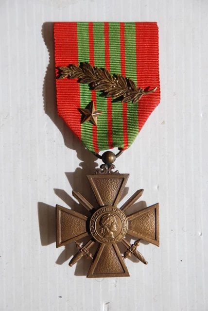 CROIX DE GUERRE 1939 avec 2 citations palme et étoile EUR 18,00 ...