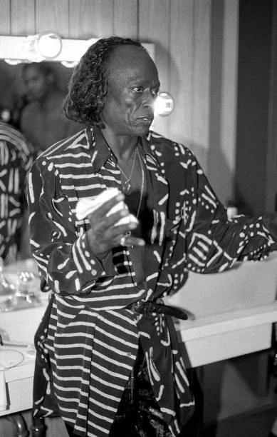 MILES DAVIS IS interviewed backstage 1987 OLD MUSIC PHOTO 2 $8.50 ...