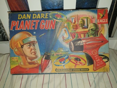 VINTAGE ORIGINAL DAN Dare Planet Gun by Merit c/w 2 Flying Saucers £155 ...