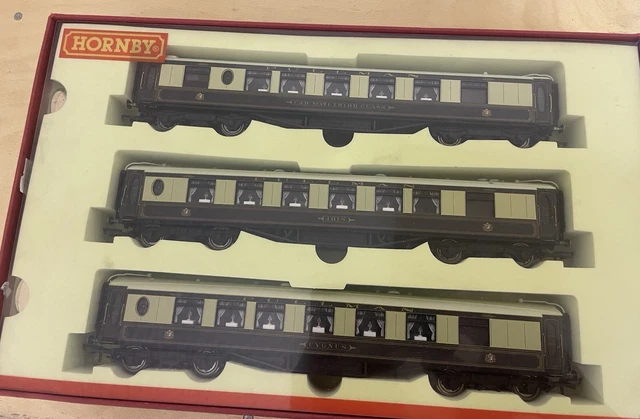 HORNBY PULLMAN COACHES with Lights, Split From Premier Boxed Set £73.48 ...