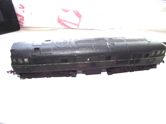 TRIANG 00 GAUGE Class 31 Diesel Electric Loco D5572 BR Green Livery ...