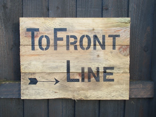 WW1 BRITISH REPRO Wooden Sign TO FRONT LINE Reenactment Display Man ...