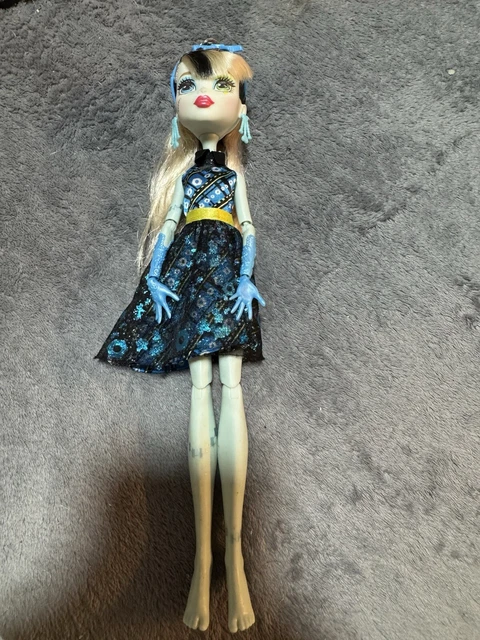 WELCOME TO MONSTER High Photo Booth Ghouls Frankie Stein Dance The ...