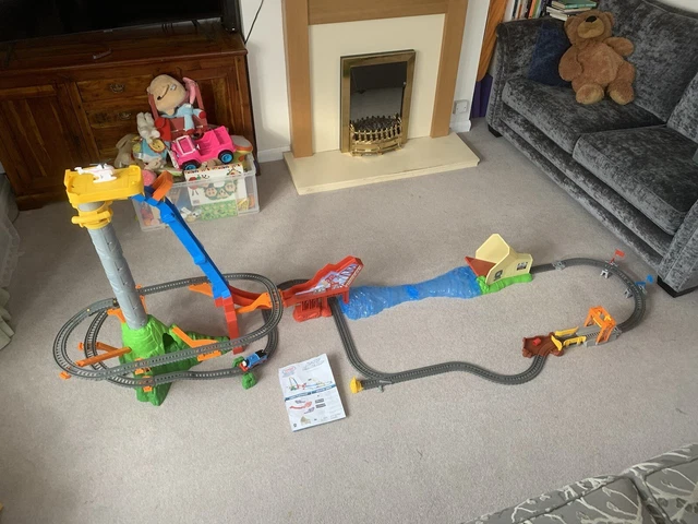 TRACKMASTER SKY HIGH Bridge Jump Train Set - Thomas The Tank Engine ...
