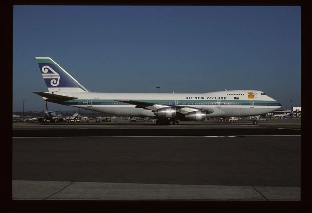 ORIGINAL COLOUR SLIDE Air New Zealand Boeing 747 ZK-NZZ LGW 1988 Dallas ...