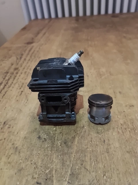 A GENUINE STIHL Ms201T Chainsaw Cylinder And Piston Pot N Piston 1145 ...