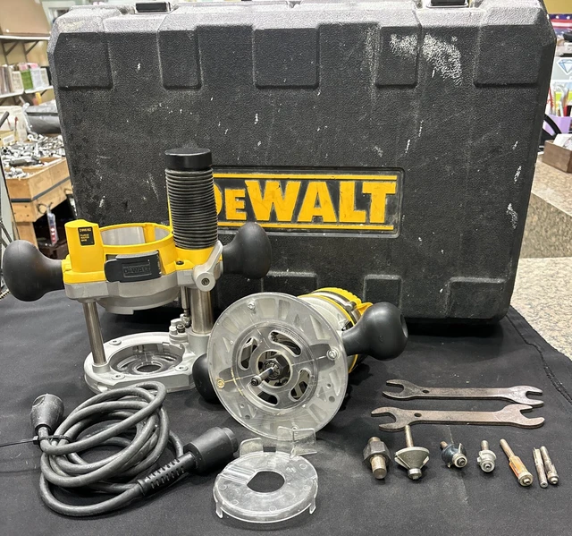 DEWALT DW6182 1/4 HP Router w/DW6182 Plunge Router Base and original ...