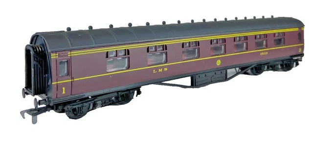 AIRFIX GMR 54202-1 OO Gauge 60ft LMS Composite Corridor Maroon Coach ...