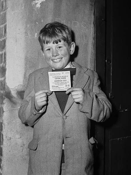 TOTTENHAM HOTSPUR FAN Arthur Everitt With Cup Final Ticket 1959 ...