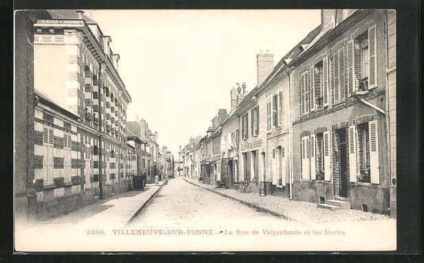 CPA VILLENEUVE-SUR-YONNE, LA Rue de Valprofonde et les Ecoles EUR 10,00 ... CPA VILLENEUVE-SUR-YONNE, LA Rue de Valprofonde et les Ecoles EUR 10,00 ...