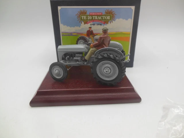 BRITAINS 8711 FERGUSON TE20 Anniversary Tractor in Grey Made in England ...