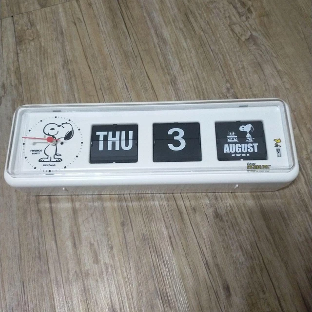 TWEMCO X PEANUTS Snoopy Desk Clock Flip Calendar Date Day Quartz ...
