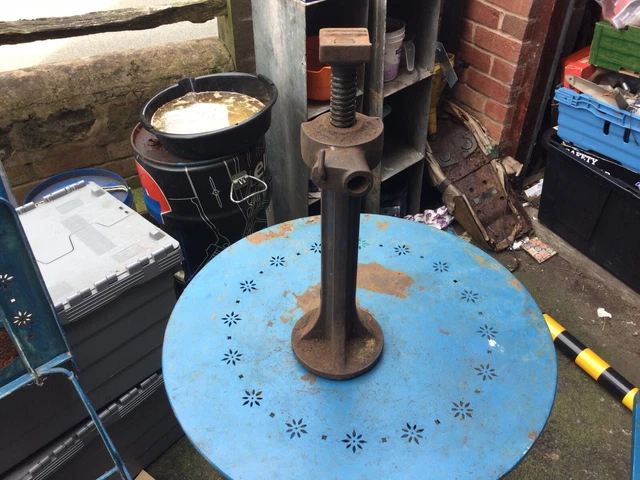 VINTAGE LARGE FORDSON Enfo Tractor Jack In Fair/Good Condition £30.00 ...