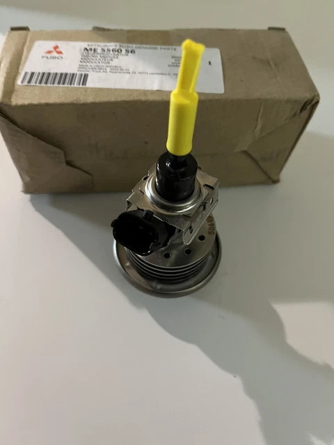 NEW GENUINE MITSUBISHI Fuso Canter Adblue Injector UREA Nozzle ME556056 ...