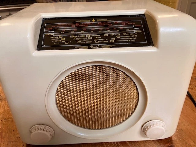 1940S BUSH DAC90A BAKERLITE RADIO IN GOOD CONDITION - RARE CREAM COLOUR ...